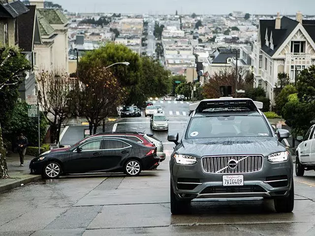 Uber refuză cu încăpățânare să oprească mașinile care se conduc singure în San Francisco 75602_2