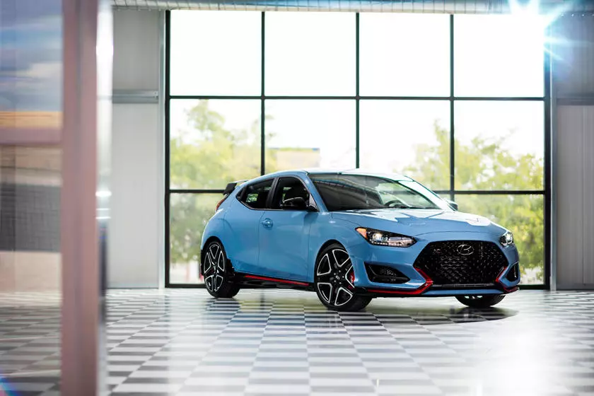 “Hyundai Veloster N” beýleki gyzgyn petikleri bahadan ýok eder 75702_4