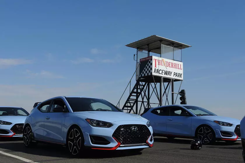 “Hyundai Veloster N” beýleki gyzgyn petikleri bahadan ýok eder 75702_6