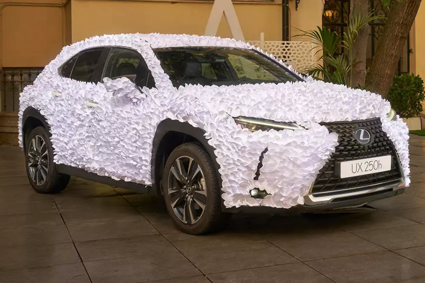 Carro de arte Lexus UX coberto de papel inspirado nos jardins zen japoneses 75719_2