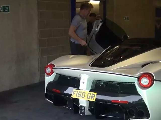 Gordon Ramsay ha appena preso in consegna una delle prime Aperta LaFerrari 75887_1