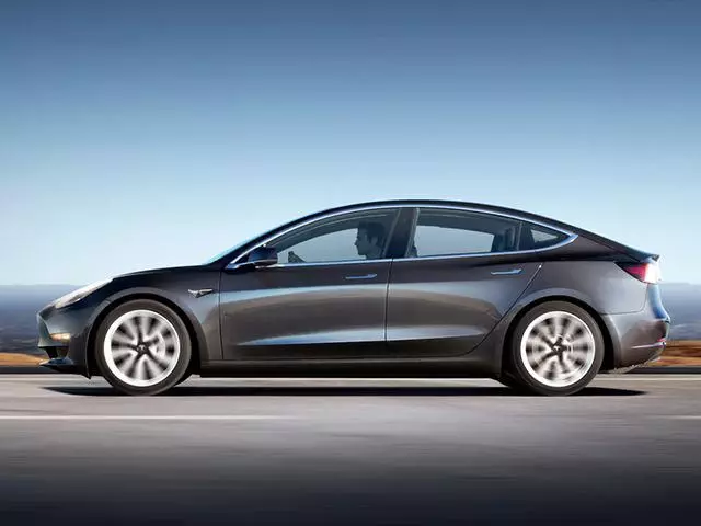 Tesla inicia a revolução EV com dois acabamentos do Model 3 75932_2