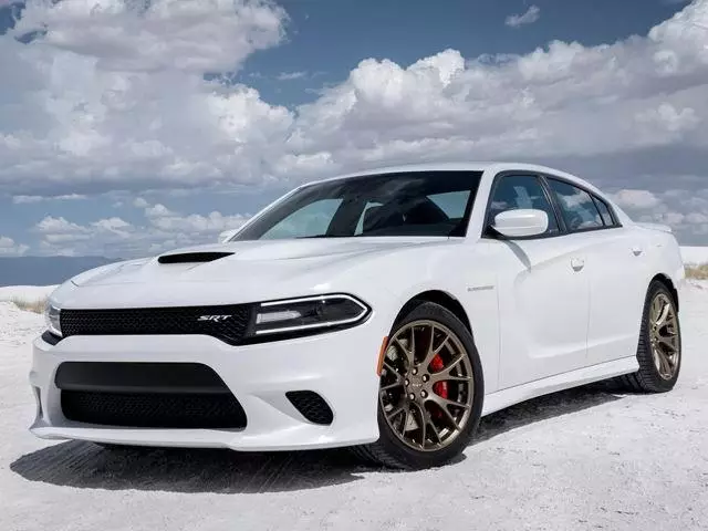 ڊاج چارجر SRT Hellcat ڪڍي ٿو - دنيا جي تيز ترين سيڊان 76106_1