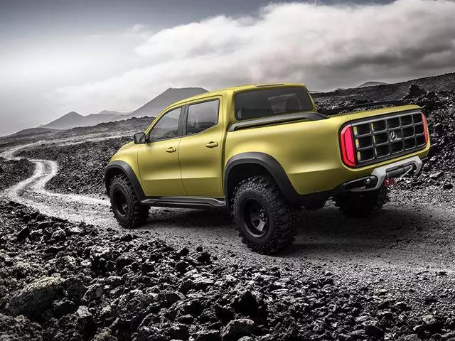 Мерседес танҳо орзуҳои моро дар бораи пикапи AMG X-Class шикаст дод 76298_2