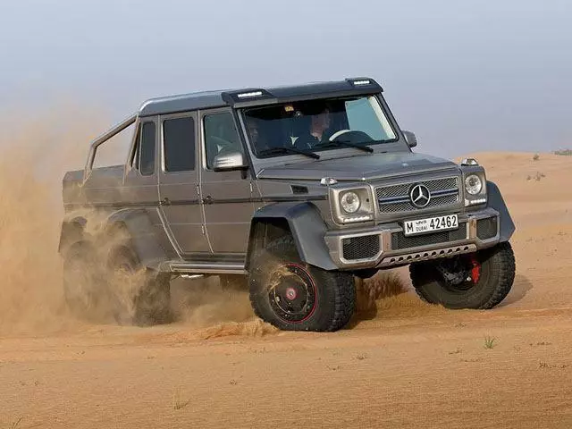 Mercedes ka kụpịara nrọ anyị nke ntụtụ AMG X-Class 76298_3