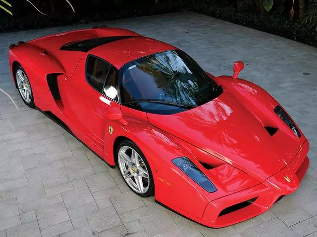 Модны магал Томі Хілфігер перагортвае свой Ferrari Enzo 76333_1