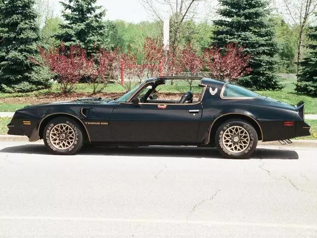 Bigote non incluído: o Pontiac Trans AM de 1977 de Burt Reynolds véndese por 480.000 dólares 76429_1