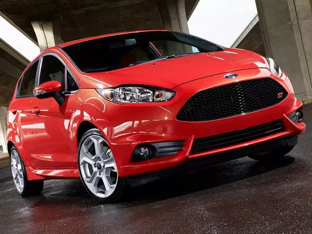 Vai Ford Fiesta ST ir atbilde uz jūsu pieaugušo problēmām? 76433_1