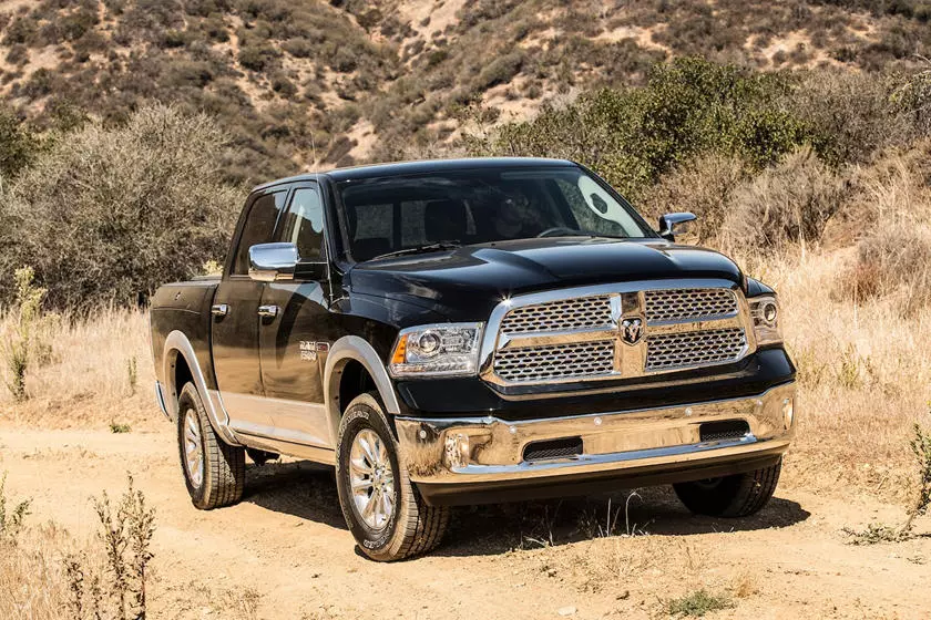 1.4 lab Ram Trucks rov qab vim tias Lub Tailgate tuaj yeem qhib yam tsis ceeb toom 76434_6