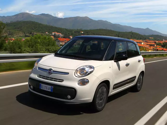 I-Fiat 500L Debuts kunye noMenzi we-Espresso wokuqala wehlabathi 76456_2