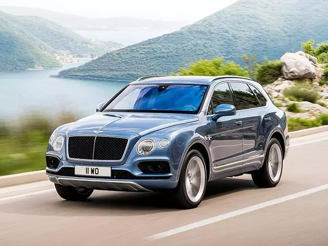 Bentley Bentayga e Ile ea Hlahisa mefuta e mengata ea li-SUV tse ncha tsa Ultra-Luxurious 76560_2