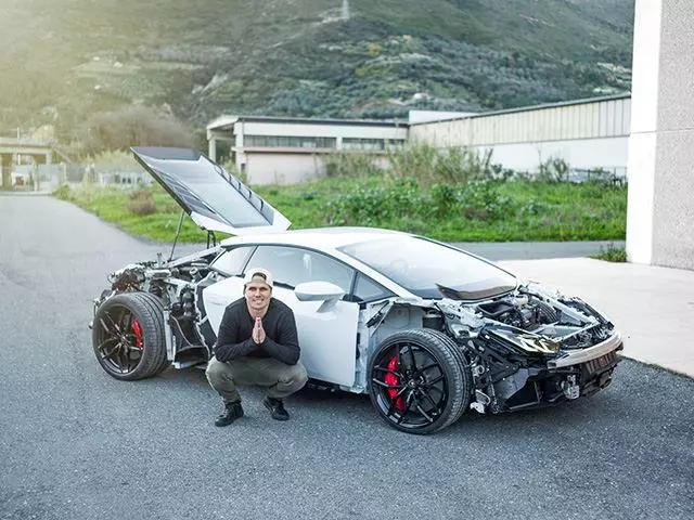 Jon Olsson està despullant un Lamborghini Huracan per al seu darrer projecte 76588_1