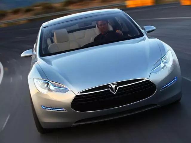 Tesla Model S omanik sai 10 000 dollari suuruse trahvi, kuna tema auto on 76729_3