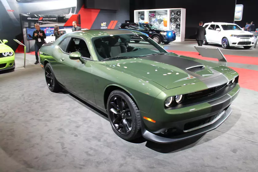 Ṣaja Dodge Ati Challenger Stars & Stripes Edition Bọla fun Amẹrika ti o dara julọ 76857_6