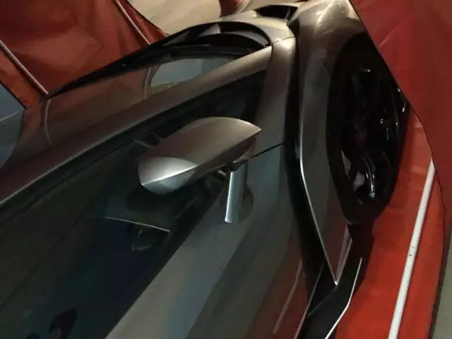 Einer der drei Lamborghini Venenos steht gerade zum Verkauf 76925_3
