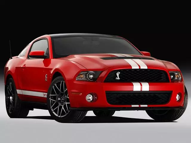 Anwụdere nwa dị afọ 19 a na-eme 208 MPH na Mustang 2011? 77068_1