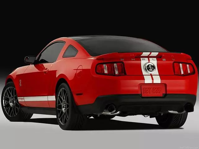 Anwụdere nwa dị afọ 19 a na-eme 208 MPH na Mustang 2011? 77068_2