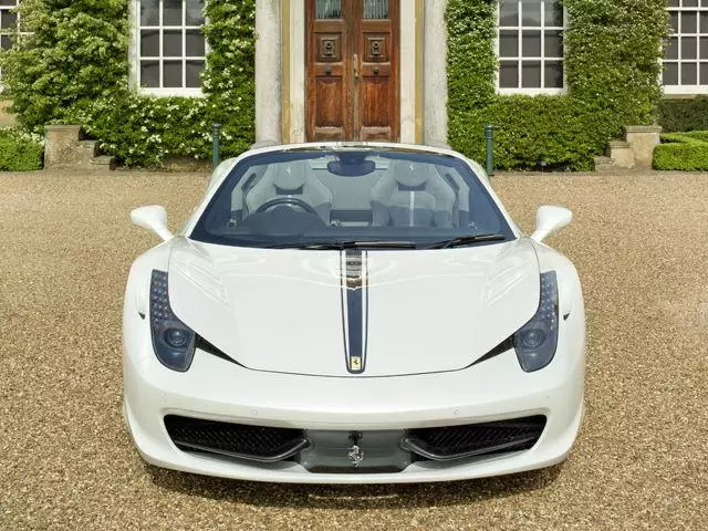 Ferrari e thothomela ho ea Goodwood ka mefuta e mengata ea lintho tse monate 77312_4