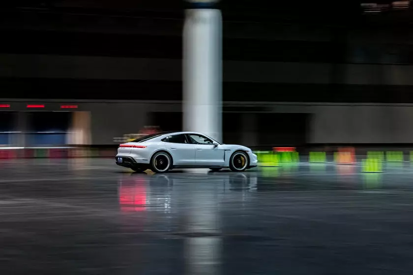 Porsche Taycan Turbo S Smashes Indoor Top Speed Record 77329_3