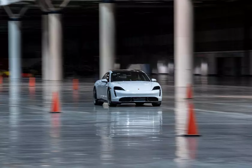 Porsche Taycan Turbo S Smashes Indoor Top Speed Record 77329_4