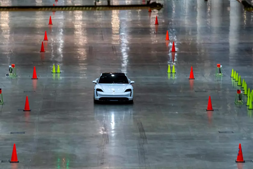 Porsche Taycan Turbo S Smashes Indoor Top Speed Record 77329_6