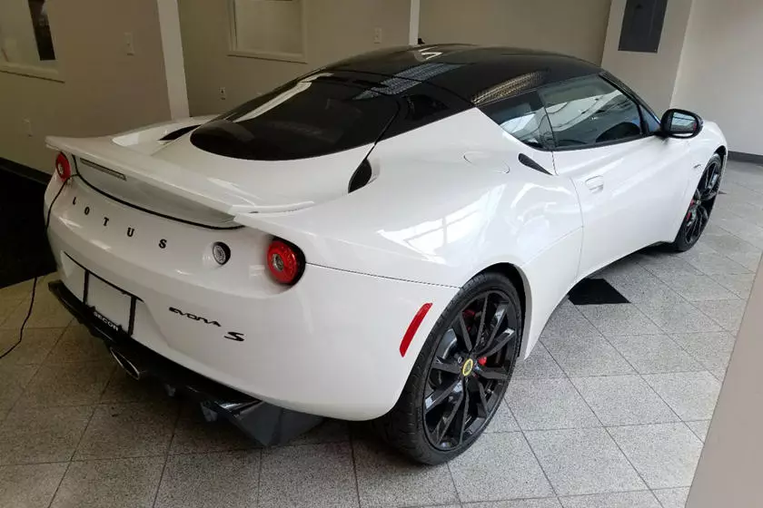 Es dauerte sieben Jahre, um diesen brandneuen Lotus Evora zu verkaufen 77386_2