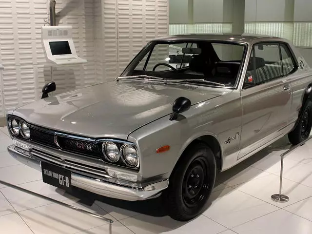 Icones del sintonitzador japonès: Nissan Skyline GT-R 77395_1