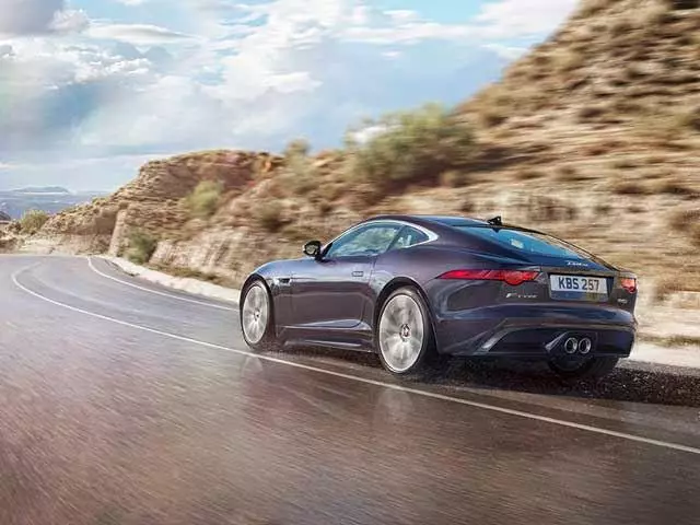 Jaguar F-Type mexanik uzatmalar qutisi va AWD qo'shilishi bilan yaxshilanishda davom etmoqda. 77416_1