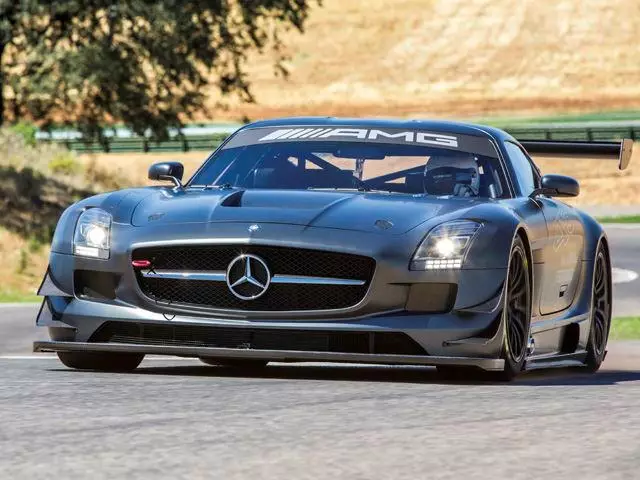 Een Mercedes-AMG GT3 is onderweg voor een 2016 Track Date 77546_1