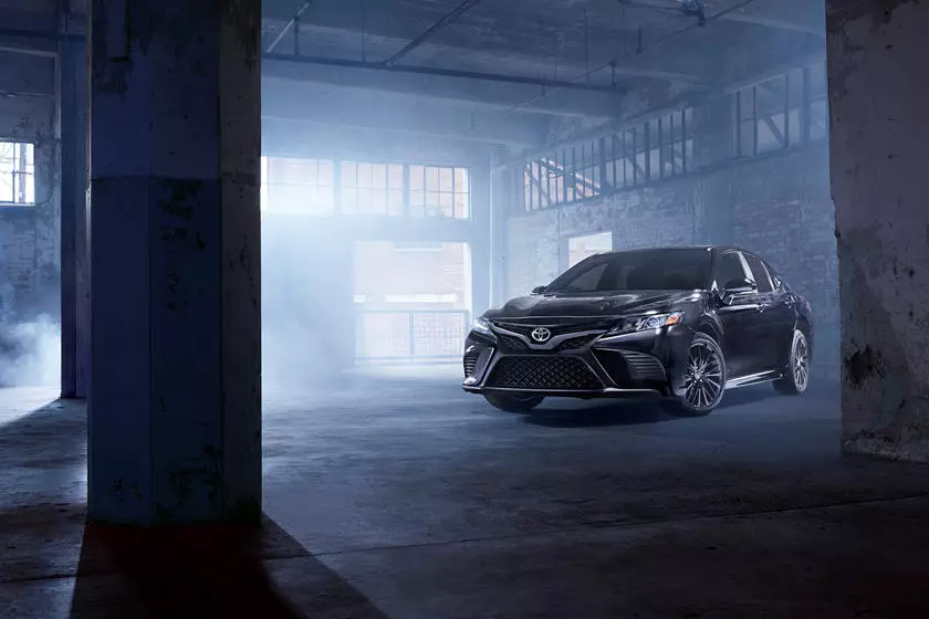 Toyota Camry Lan Highlander Njaluk Blacked-Out Edisi Khusus 77644_2