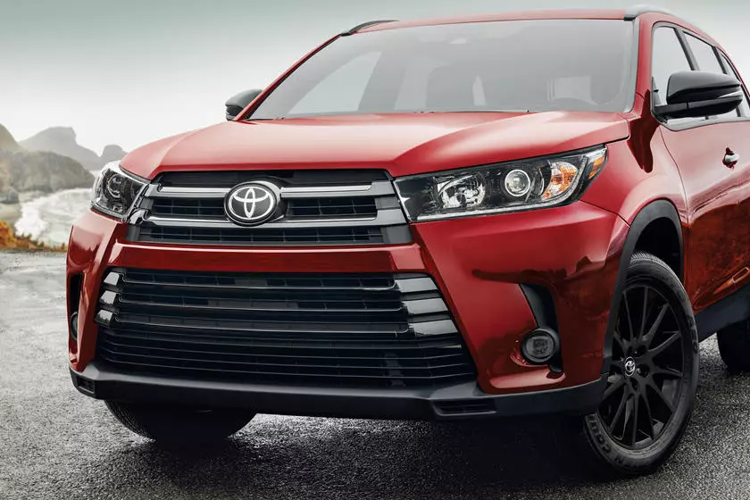 Toyota Camry e Highlander recebem edições especiais escurecidas 77644_5