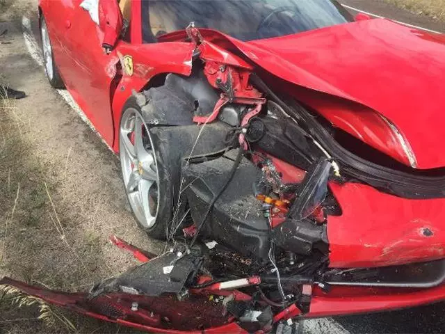 هن Ferrari 458 حادثي جي قيمت $270,000 نقصان جي قيمت 77646_1