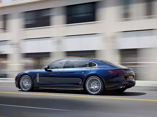 Porsche 2016 LA Avtoşousuna iki yeni Panamera gətirir 77674_4