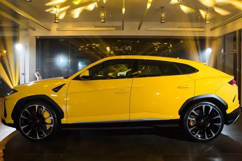 Първото изваждане на Lamborghini Urus в Китай може да изглежда прилично 77723_4