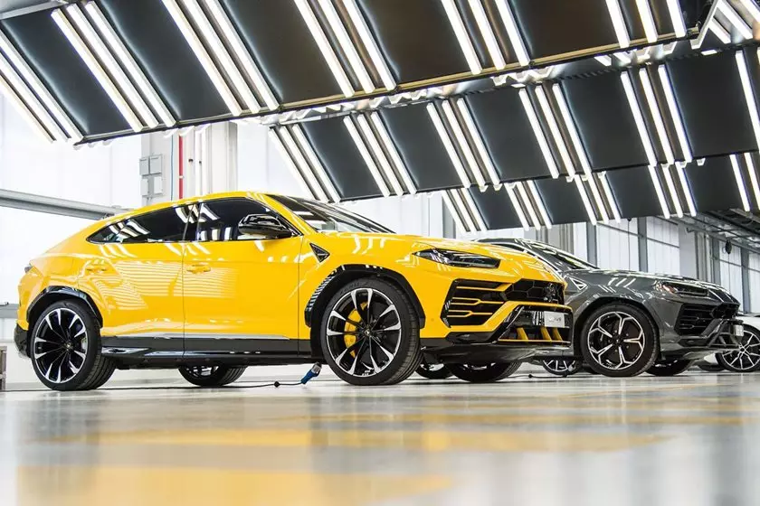 Първото изваждане на Lamborghini Urus в Китай може да изглежда прилично 77723_7