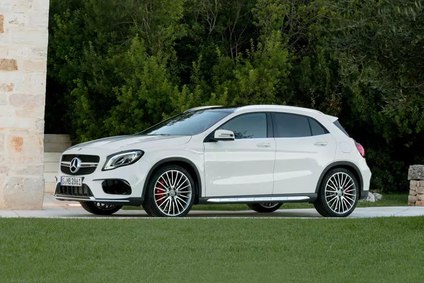 Mae Modelau Mercedes-AMG Lefel Mynediad yn Fargeinion a Ddefnyddir yn Fawr 77733_1