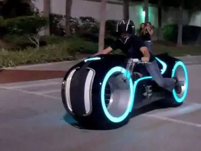 受 TRON 啟發的汽車 77788_1