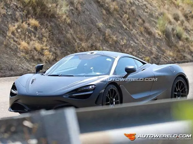 Clientes dão uma espiada no McLaren 720S semanas antes de Genebra 77896_1