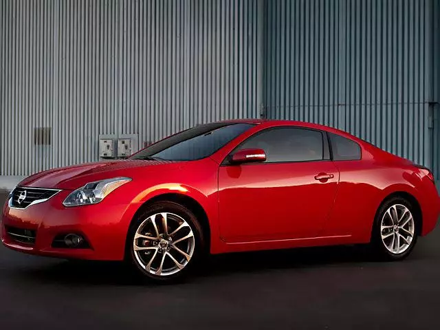 De Nissan Altima Coupe is offisjeel dea 77967_2