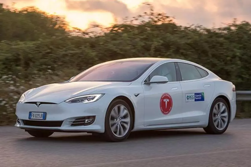 Este Tesla Model S condujo más de 600 millas con una sola carga