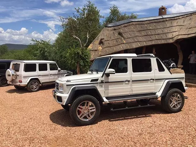 梅赛德斯-迈巴赫 G650 Landaulet 配备 621-HP V12 发动机泄漏 78294_1