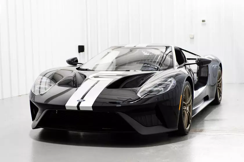 ეს იშვიათი Ford GT Heritage Edition მიიღებს სიმდიდრეს 78390_1