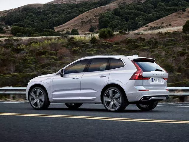 Volvo XC60 Karamin SUV Yanzu A Hukumance Amintacce Don Faɗuwa 7839_3