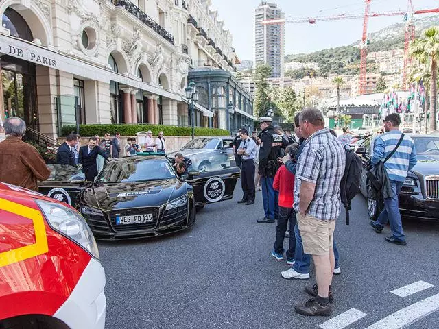 Před návrhem pro komorníka: Neumírejte prosím na naší Alcantaře 78451_1