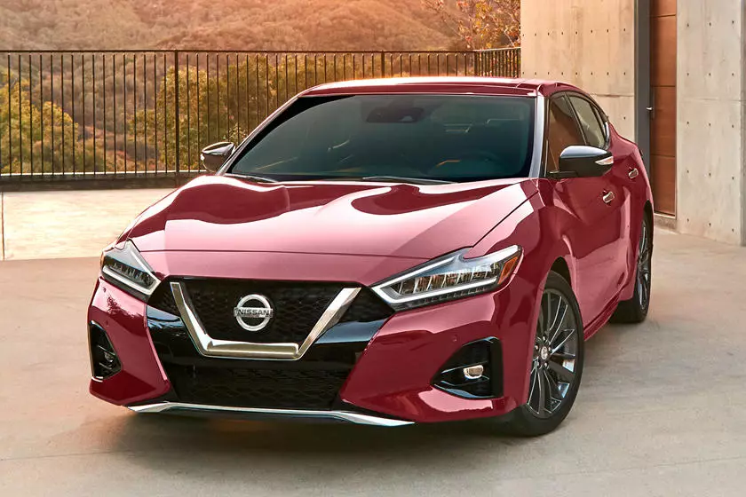 2019 Nissan Maxima бо Facelift болоравии нархро мегирад 7849_2