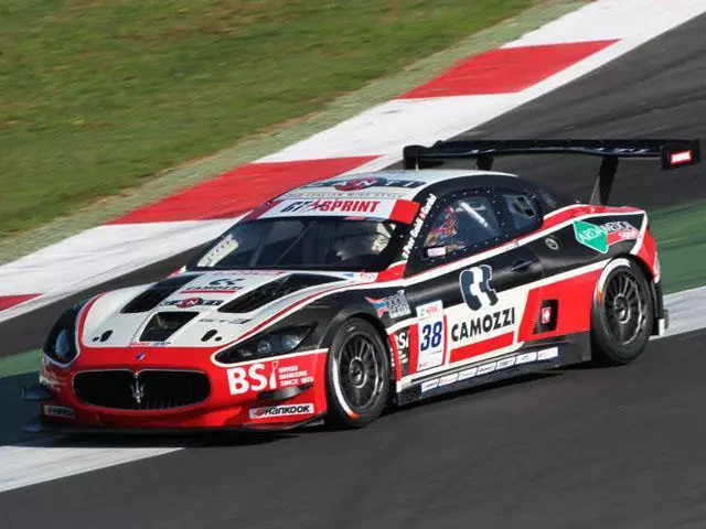 Maserati išleidžia naują GranTurismo MC GT3 78770_1