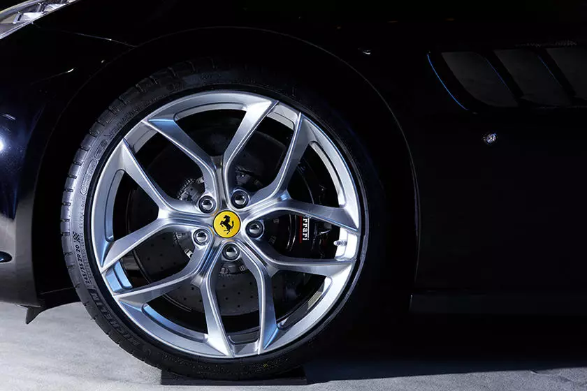 A Ferrari GTC4 Lusso T személyre szabott lehetőségeket mutat be 78822_15