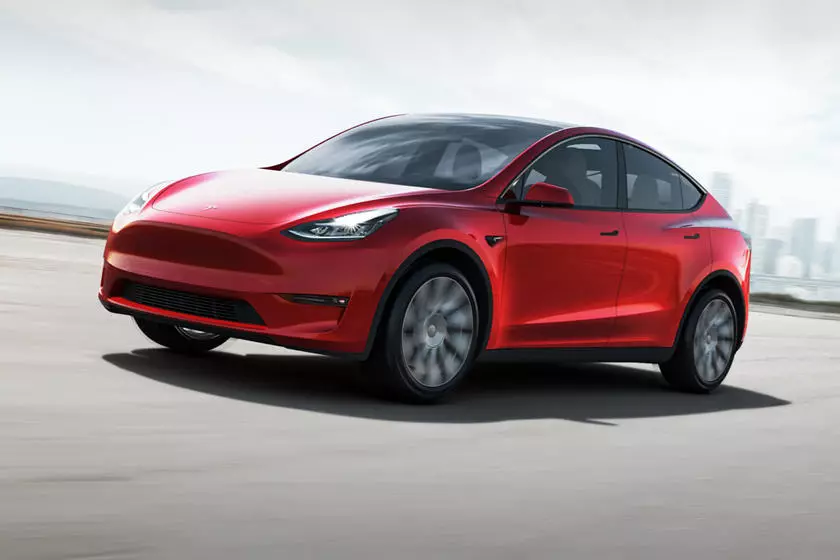 Vista frontal do Tesla Model Y 2020-2021
