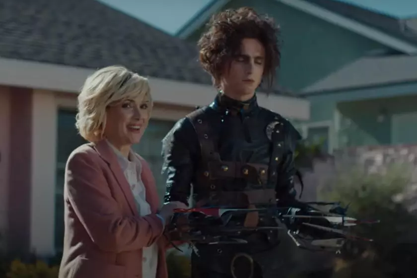 Edward Scissorhands nwere ike ịnya Cadillac Lyriq ọhụrụ 78864_2