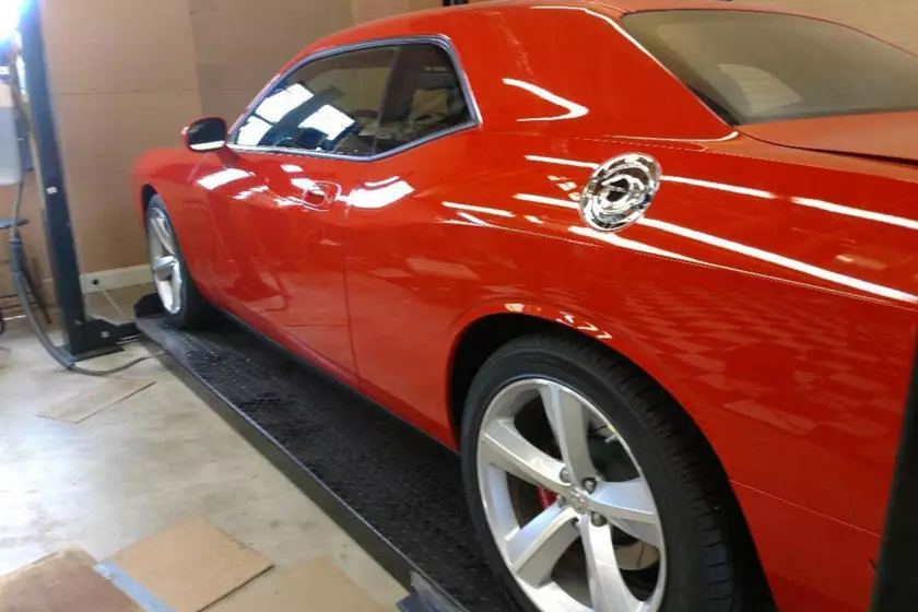 Совершенно новый Dodge Challenger SRT8 2008 года никогда не ездил 79006_3